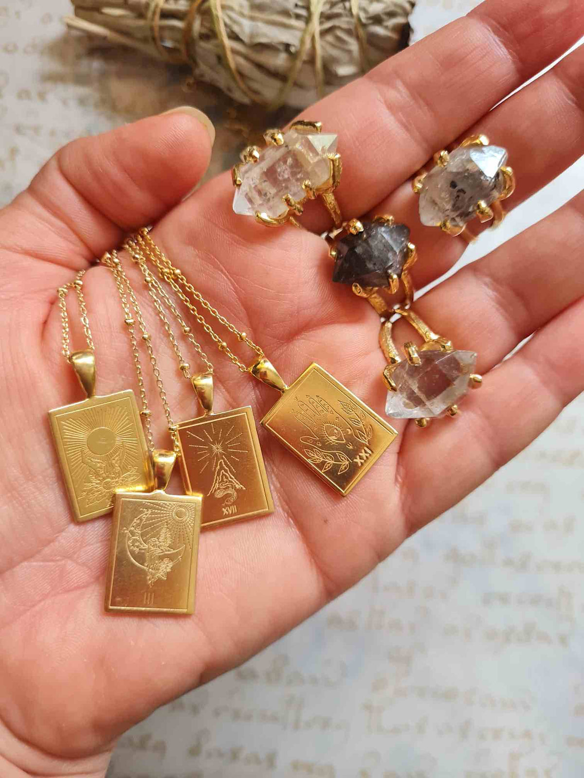 The Oracle Necklace Gold | Botanical Stone